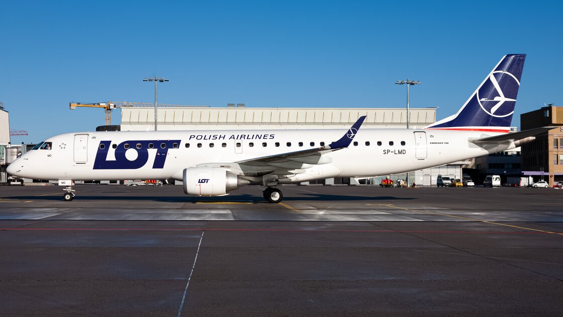 Arrival and Departure - Stuttgart Airport