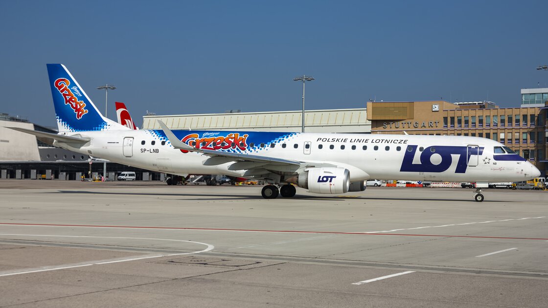 Arrival and Departure - Stuttgart Airport