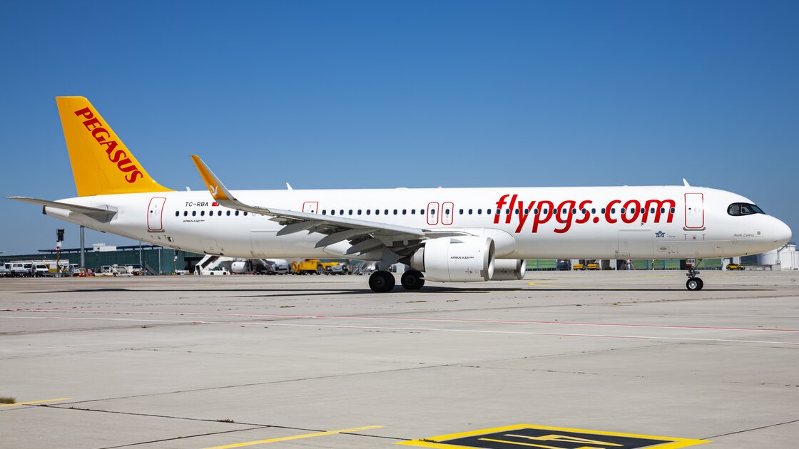 Arrival and Departure - Stuttgart Airport