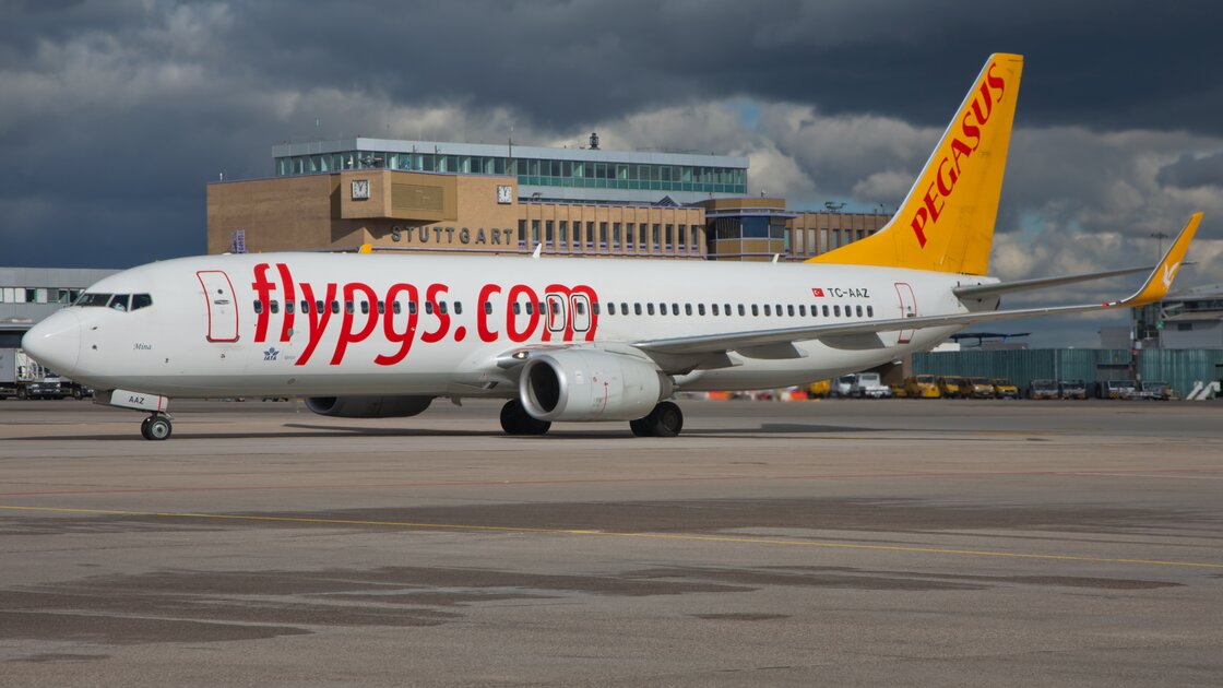 Arrival and Departure - Stuttgart Airport